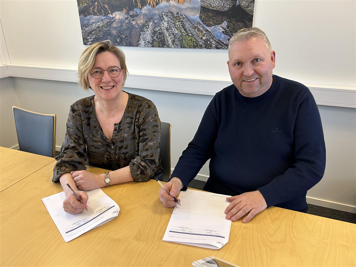 Signering av kontrakt for utbygging av Øvre Heltne - Volda kommune